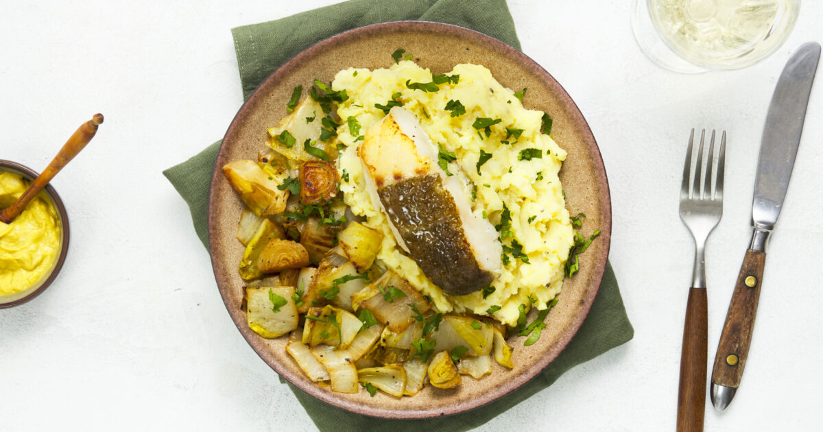 Skreifilet met gewokte witlof en puree | Recepten uit onze ...