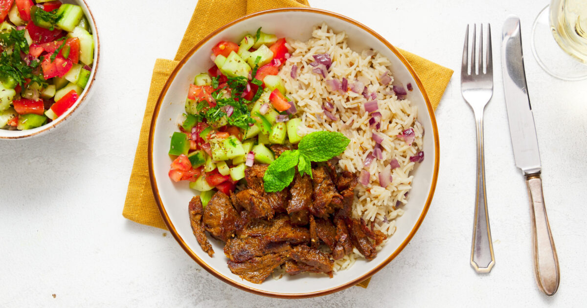 BUMI pulled seitan gyros met basmatirijst en salade | Recepten uit onze ...